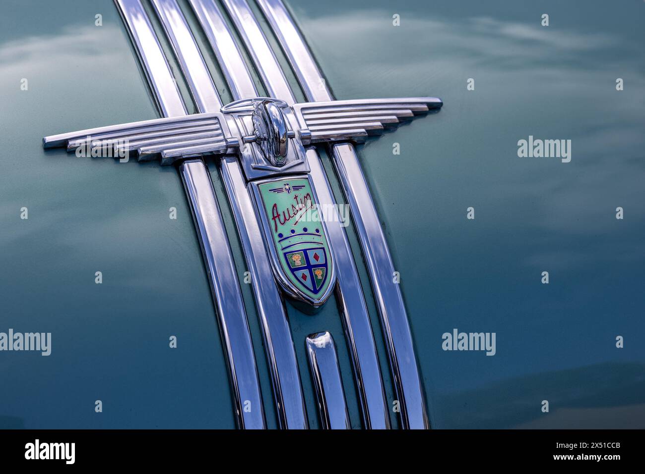 1951 Austin A90 Atlantic bonnet badge Stock Photo - Alamy