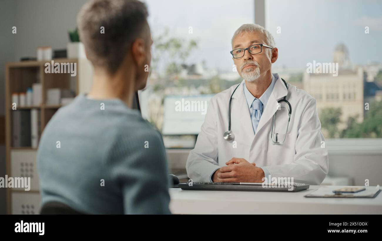 Doctor nurse sitting behind a desk hi-res stock photography and images ...