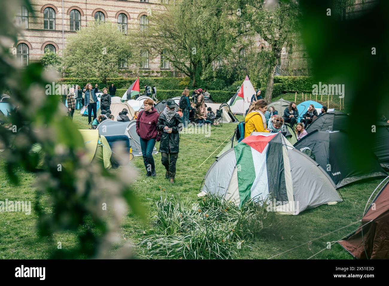 Copenhagen, Denmark. 06th May, 2024. Students set up camp at the ...