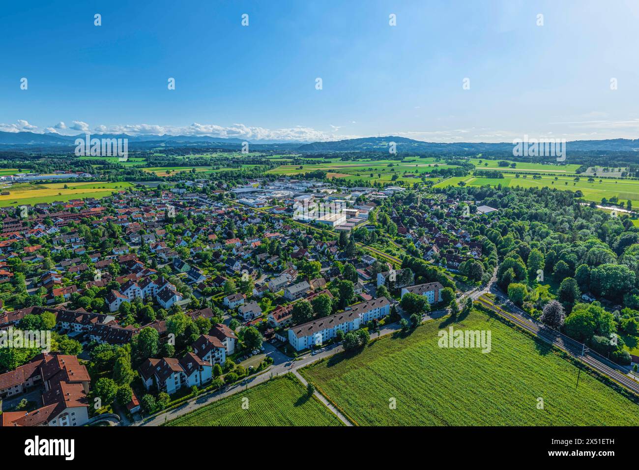 Panorama-Blick über die Kreisstadt Weilheim im oberbayerischen ...