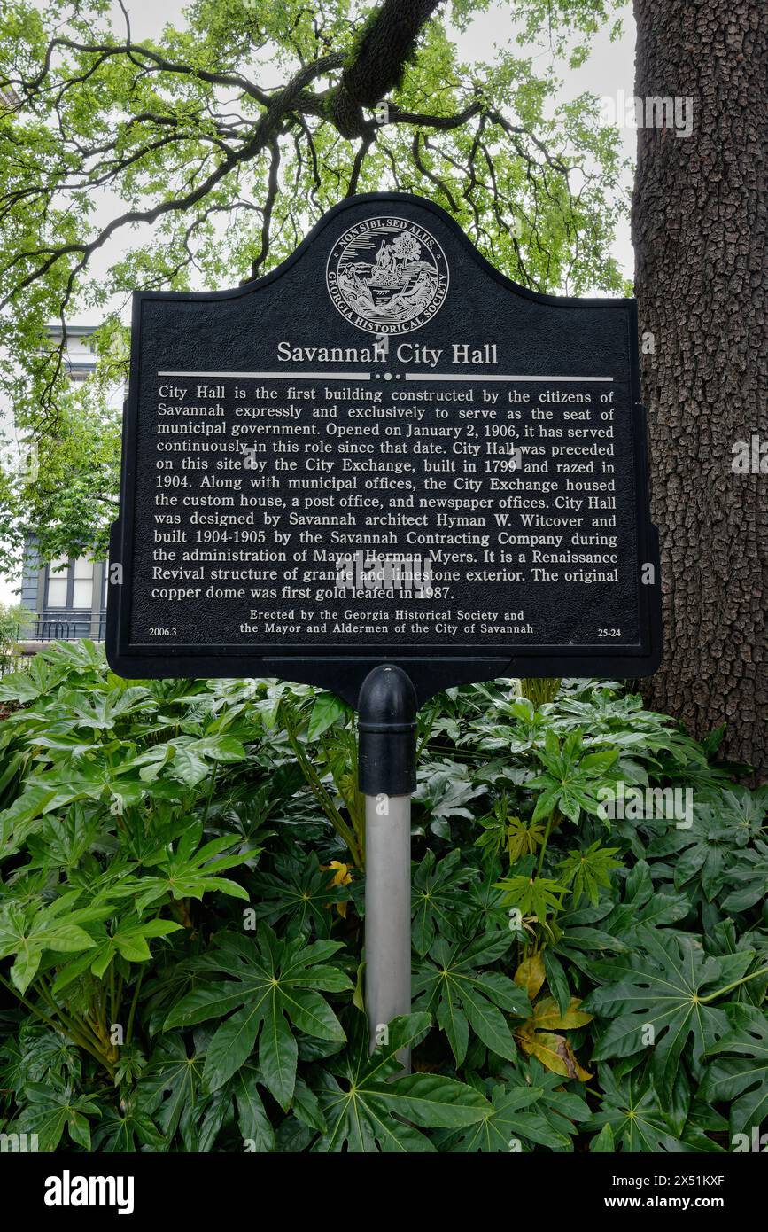 Savannah, GA - April 10, 2018: Savannah City Hall history sign erected ...