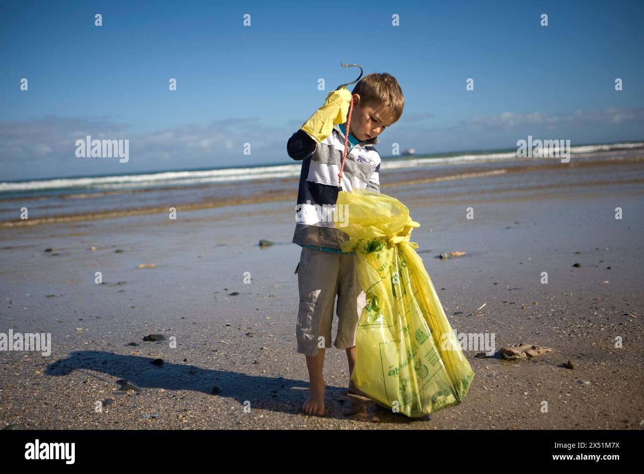 Ocean Conservancy International Coastal Clean-up on Milnerton Beach ...