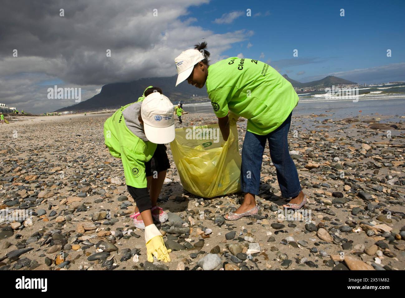 Ocean Conservancy International Coastal Clean-up on Milnerton Beach ...