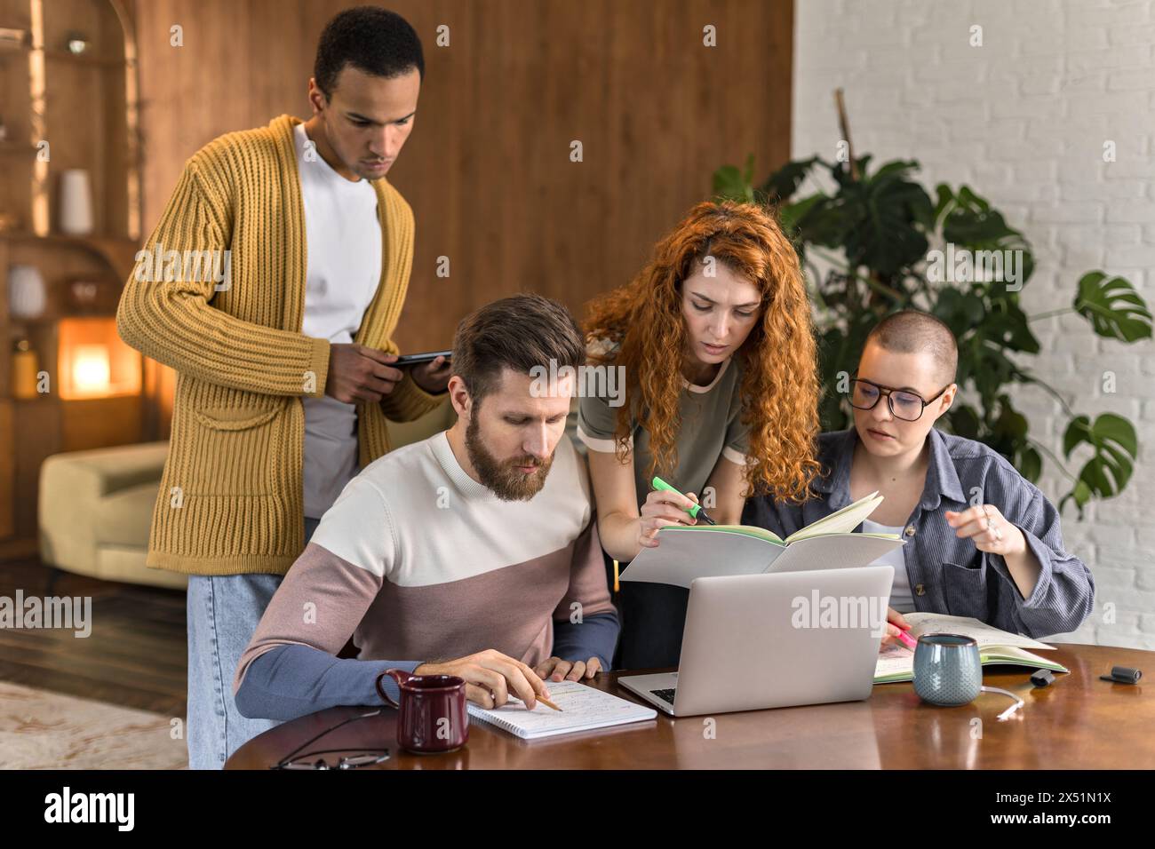 Students team project hi-res stock photography and images - Alamy