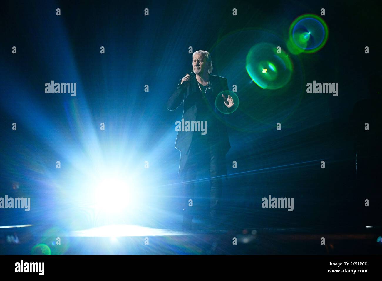 Johnny Logan sings Loreen's song 'Euphoria' which won the final in 2012 ...