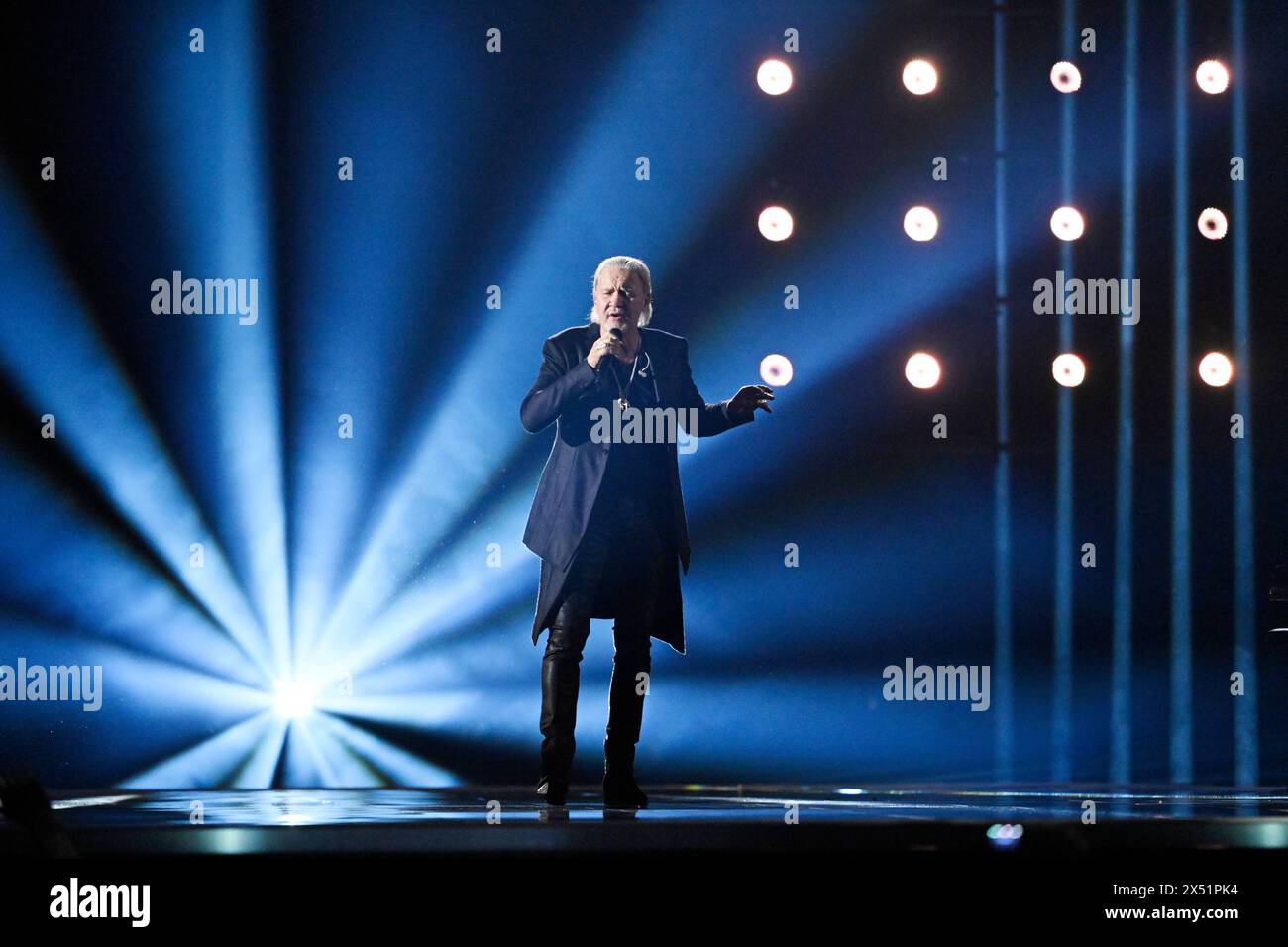 Malmo, Sweden. 06th May, 2024. Johnny Logan sings Loreen's song ...