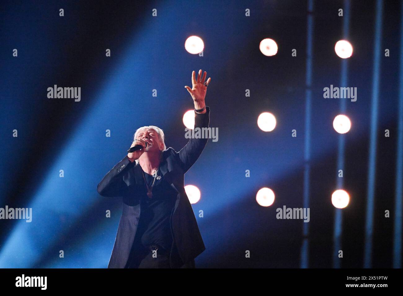Johnny Logan sings Loreen's song 'Euphoria' which won the final in 2012 ...