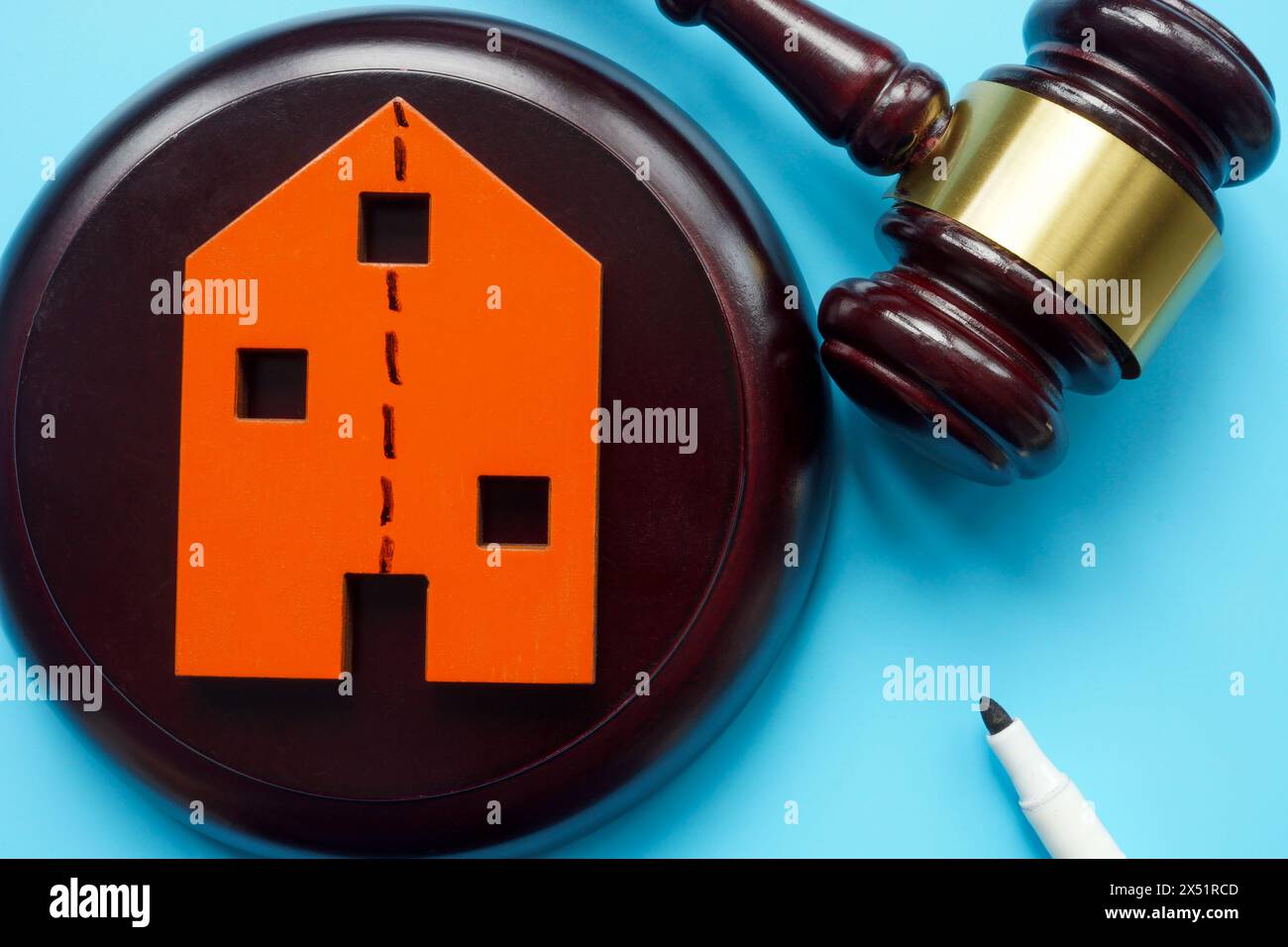 Divided line house and gavel. Division of property during divorce and ...