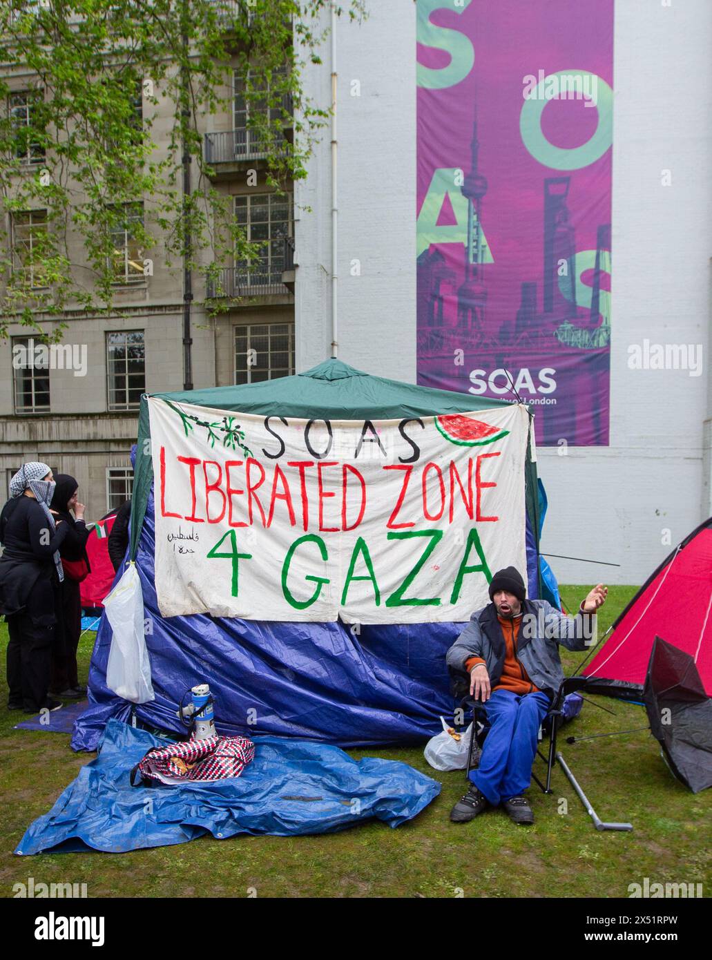 London, England, UK. 6th May, 2024. Pro-Palestine students set up tents ...