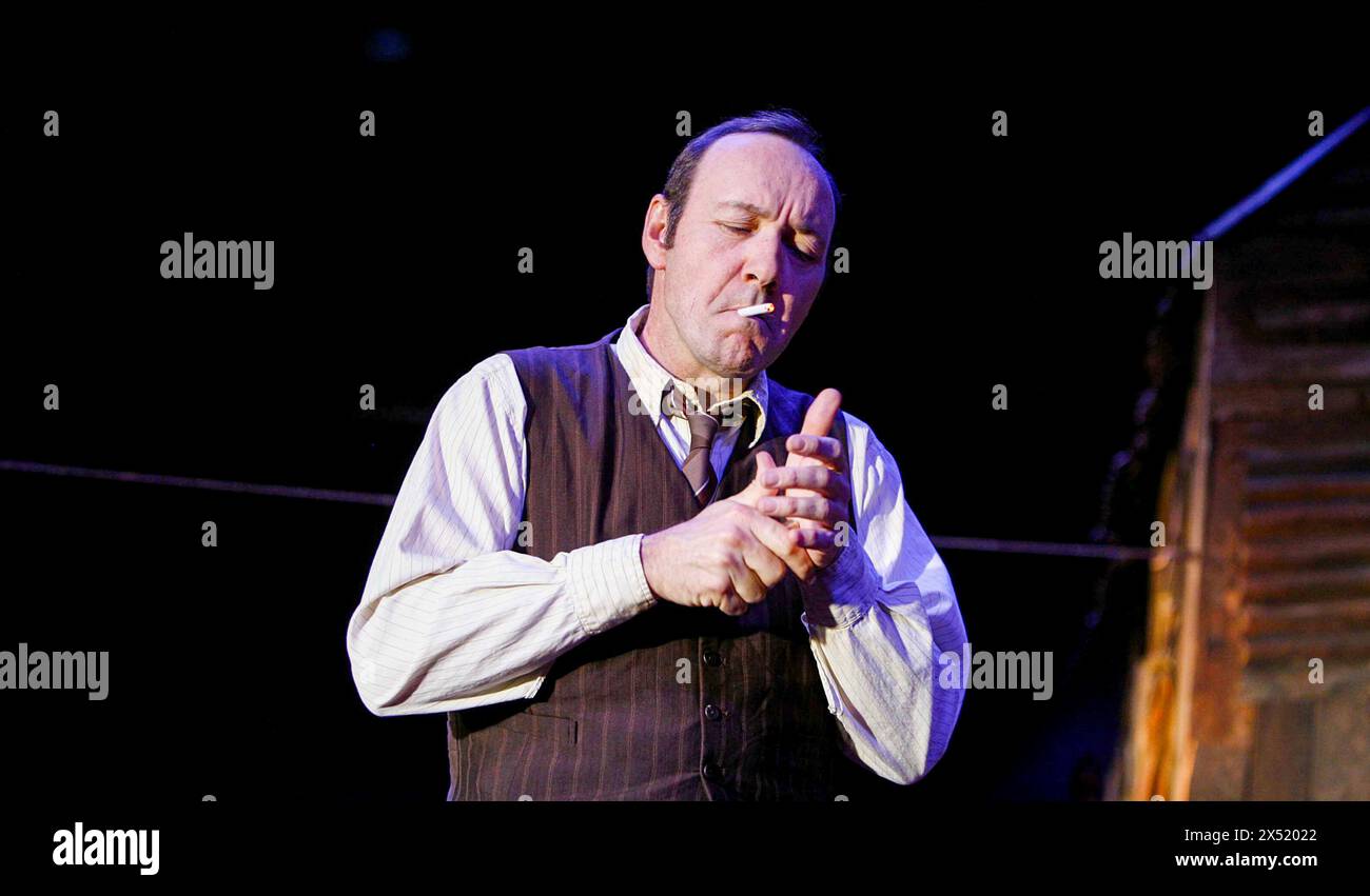 1920s theatre moon hi-res stock photography and images - Alamy