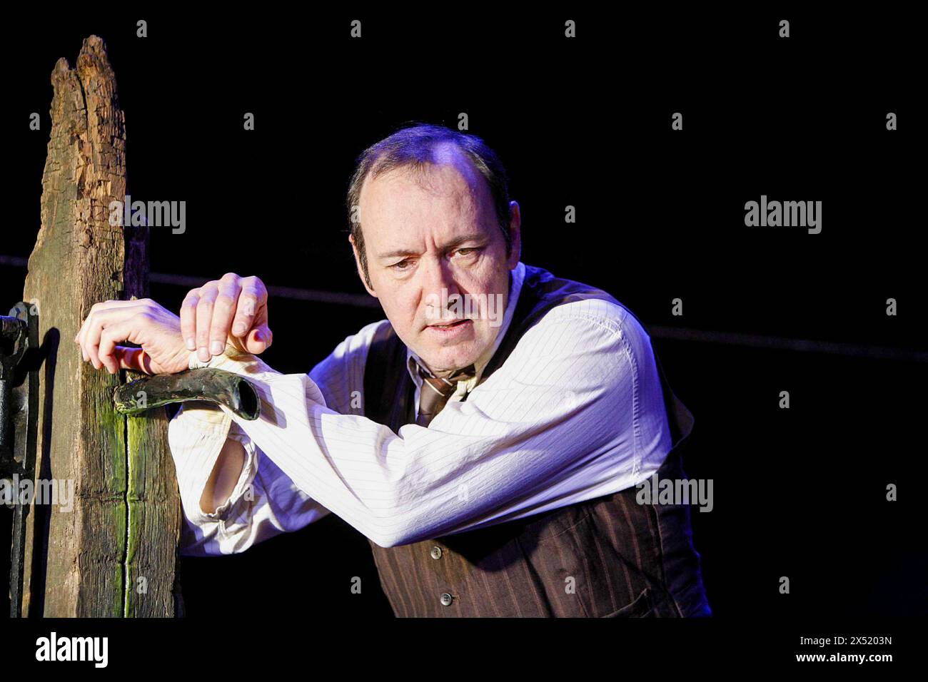 1920s theatre moon hi-res stock photography and images - Alamy