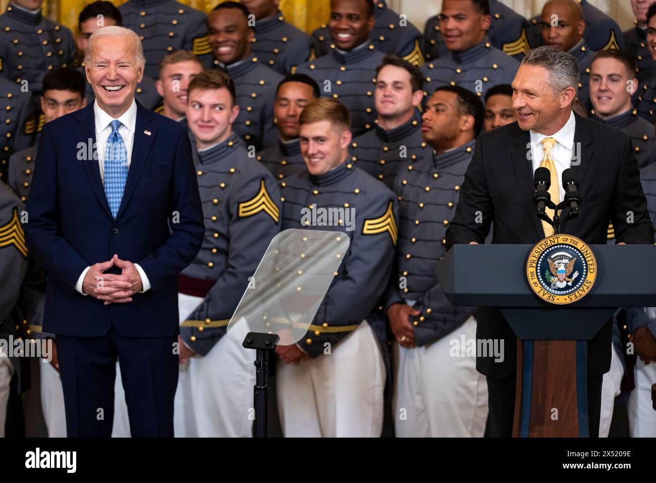 Football coach army team hi-res stock photography and images - Alamy