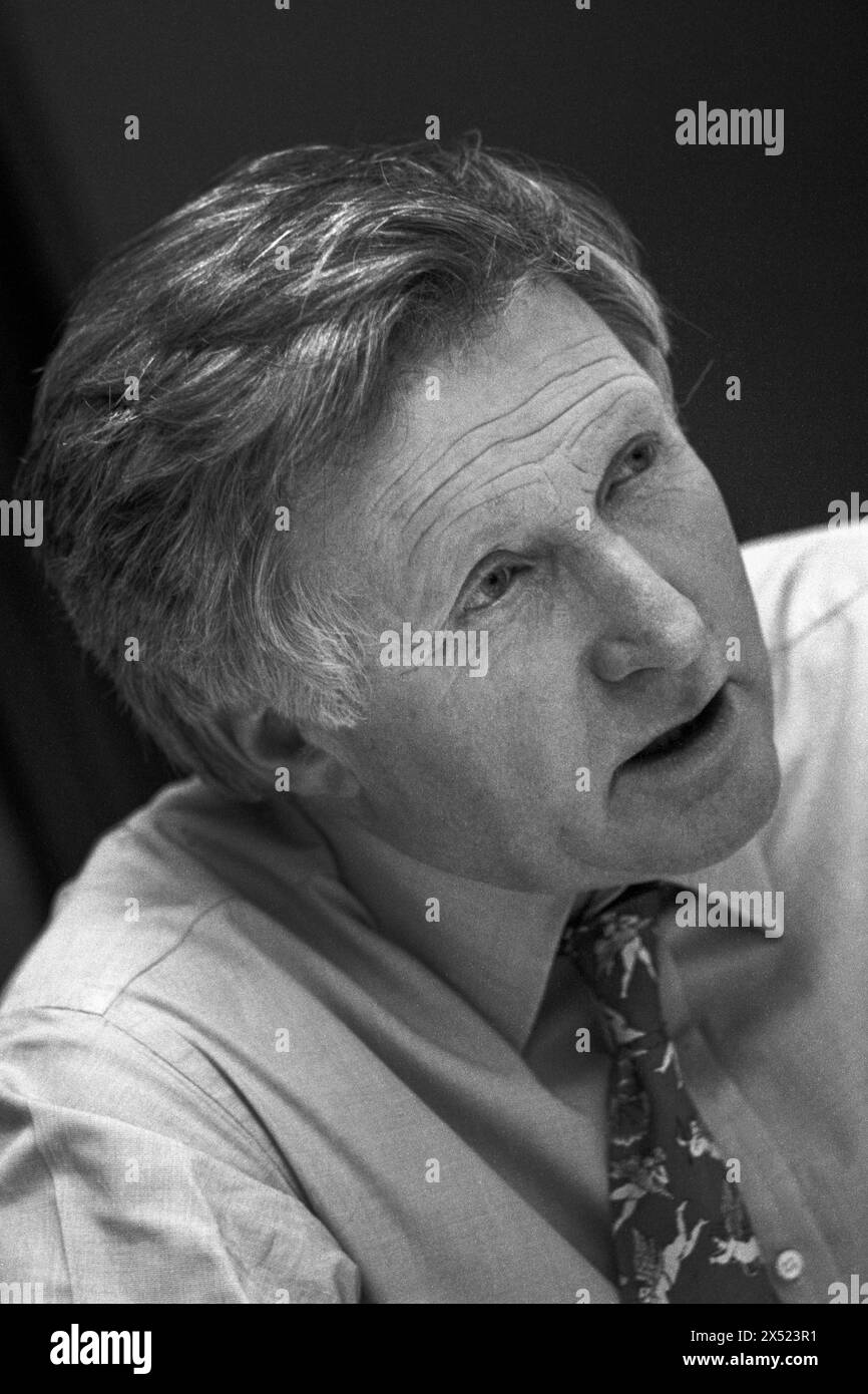 DAVID DIMBLEBY, BACKSTAGE, QUESTION TIME, 1994: A portriat of TV ...