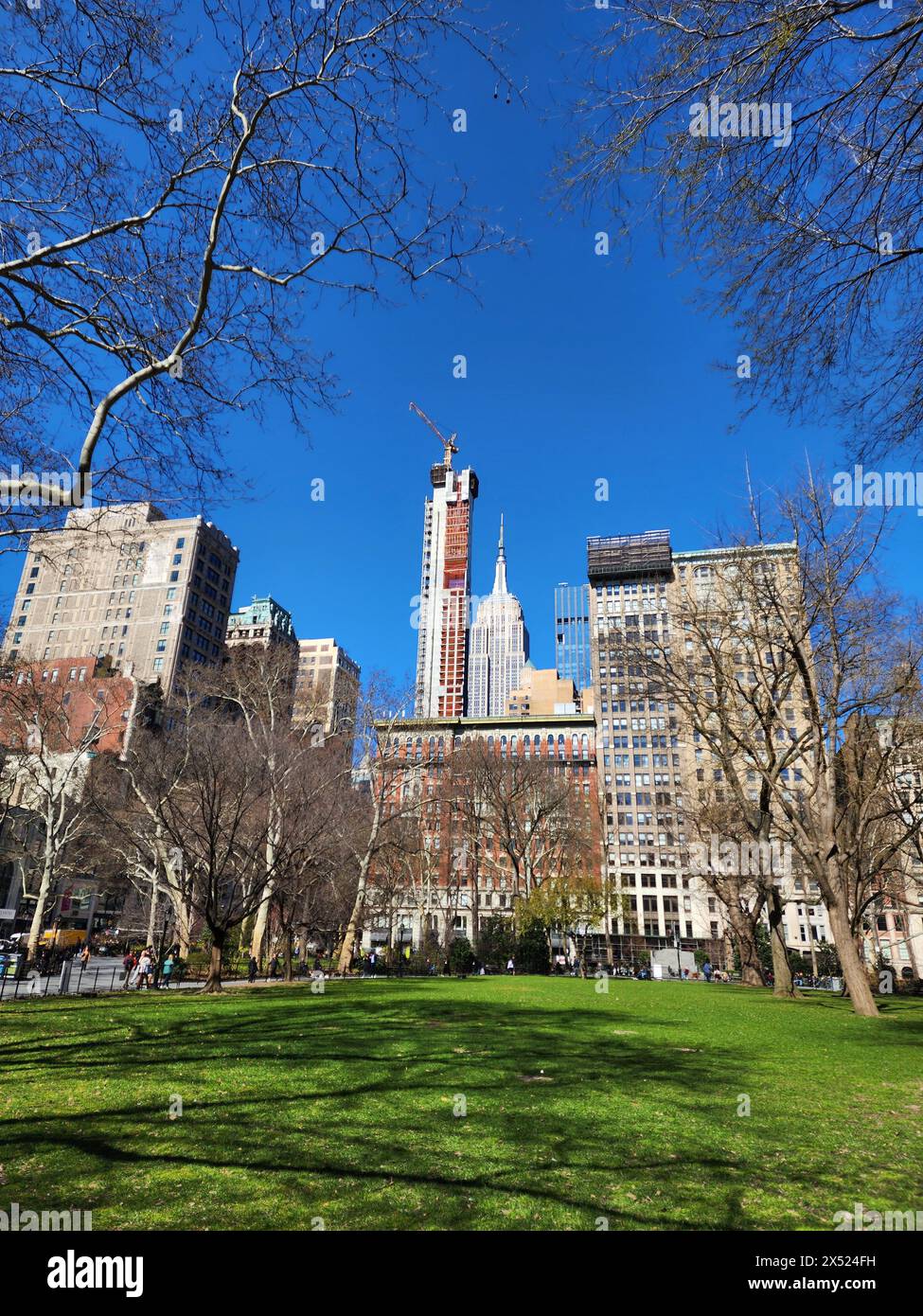 The 860-foot-tall luxury residential tower at 262 Fifth Avenue in New ...