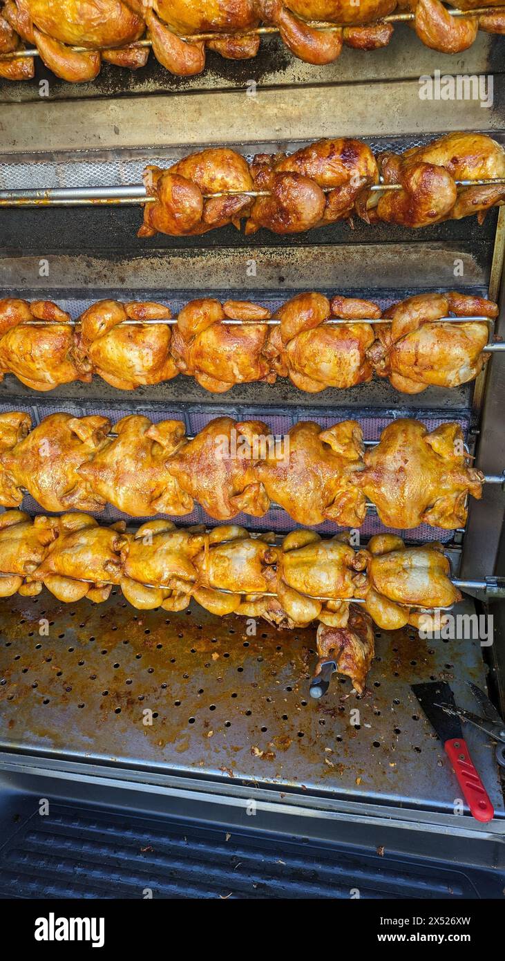 Grilled chicken on the grill cart Stock Photo - Alamy