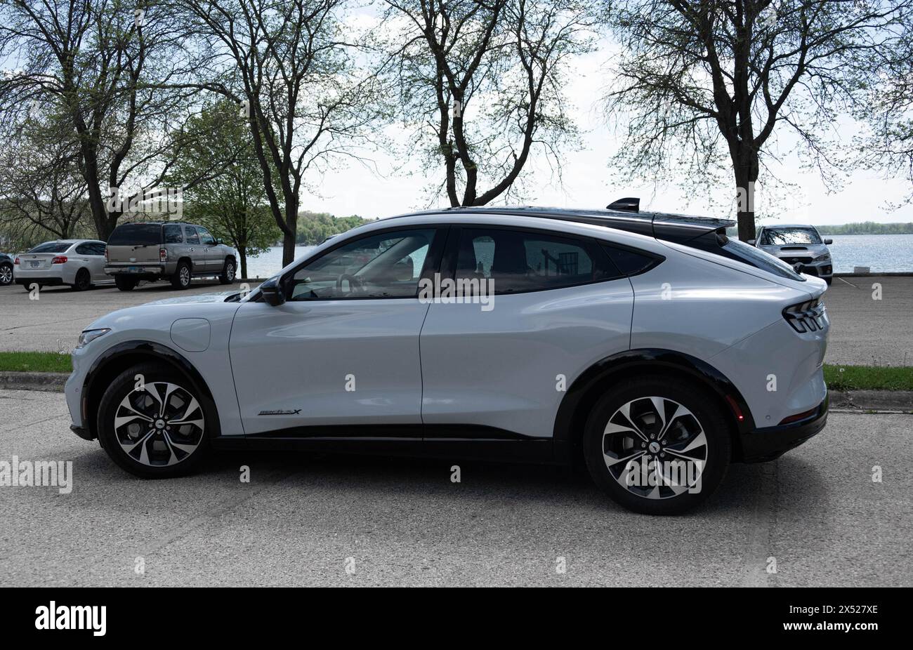 Silver mustang hi-res stock photography and images - Alamy