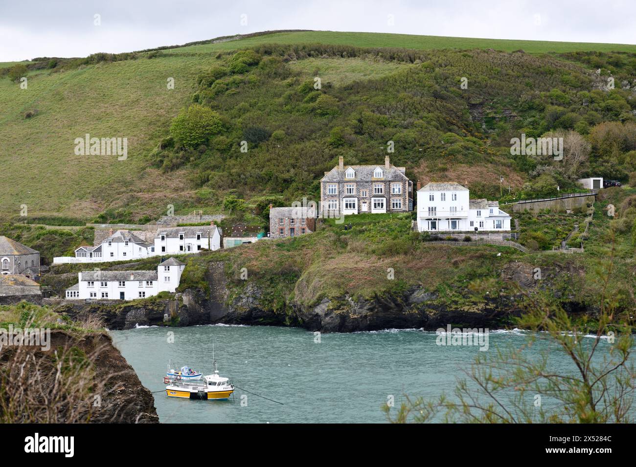 Port Issac Harbour with Cliff Houses Cornwall England uk Stock Photo ...