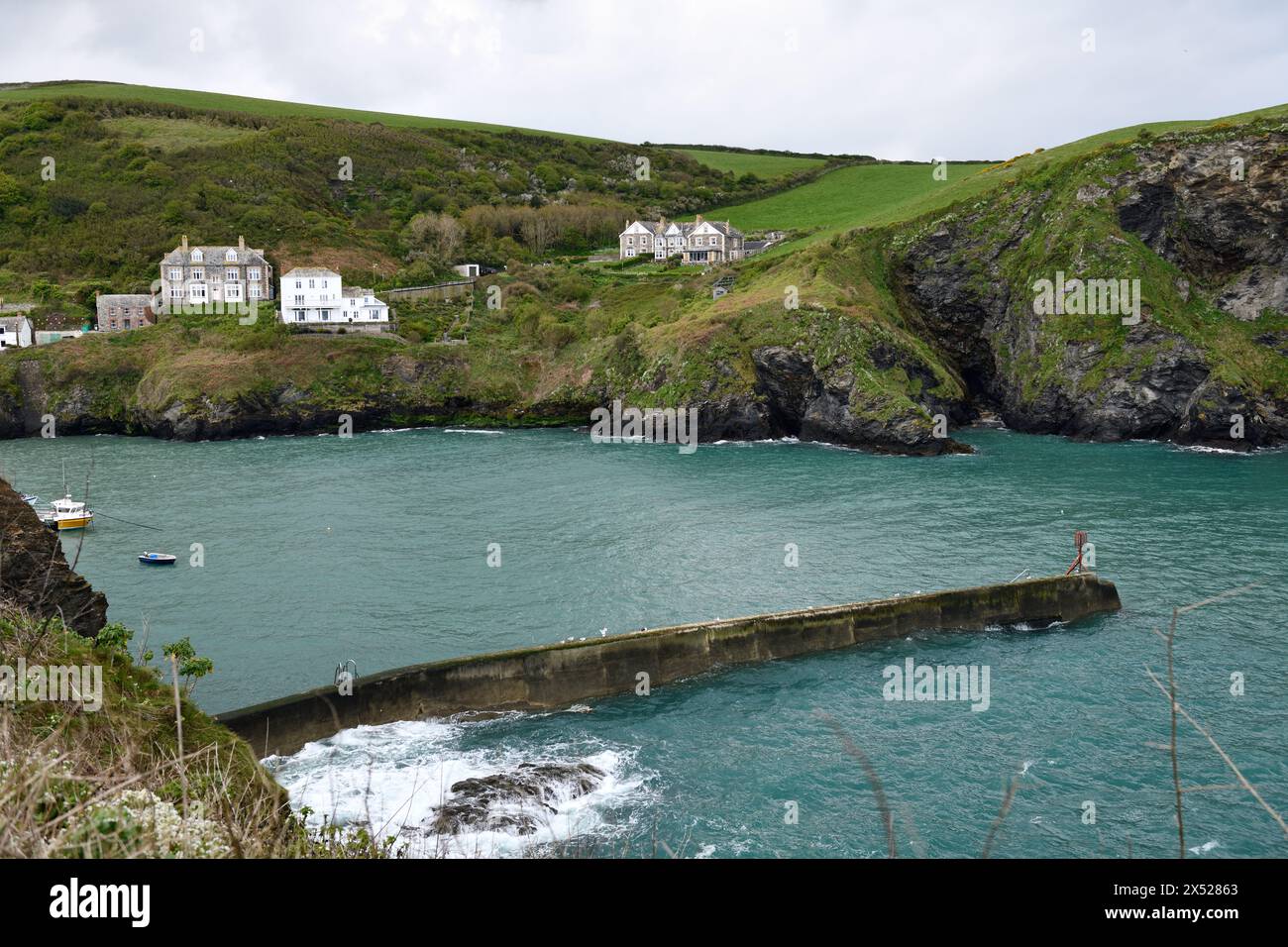 Port Isaac Harbour Cornwall England uk Stock Photo - Alamy
