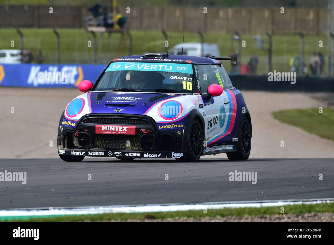 Vertu mini challenge 2024 hi-res stock photography and images - Alamy