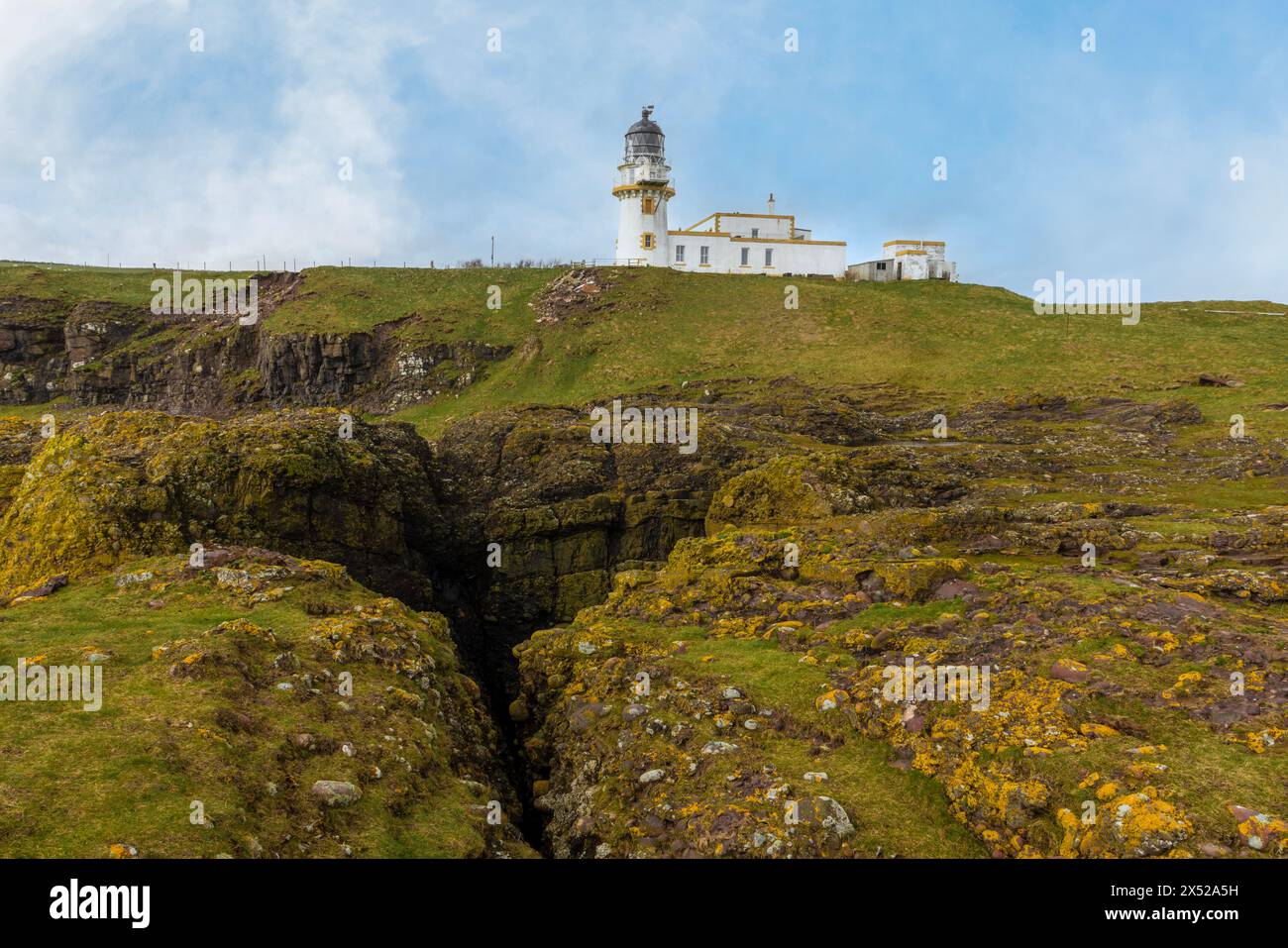 Todhead Lighthouse is a lighthouse in Aberdeenshire, Scotland, just ...