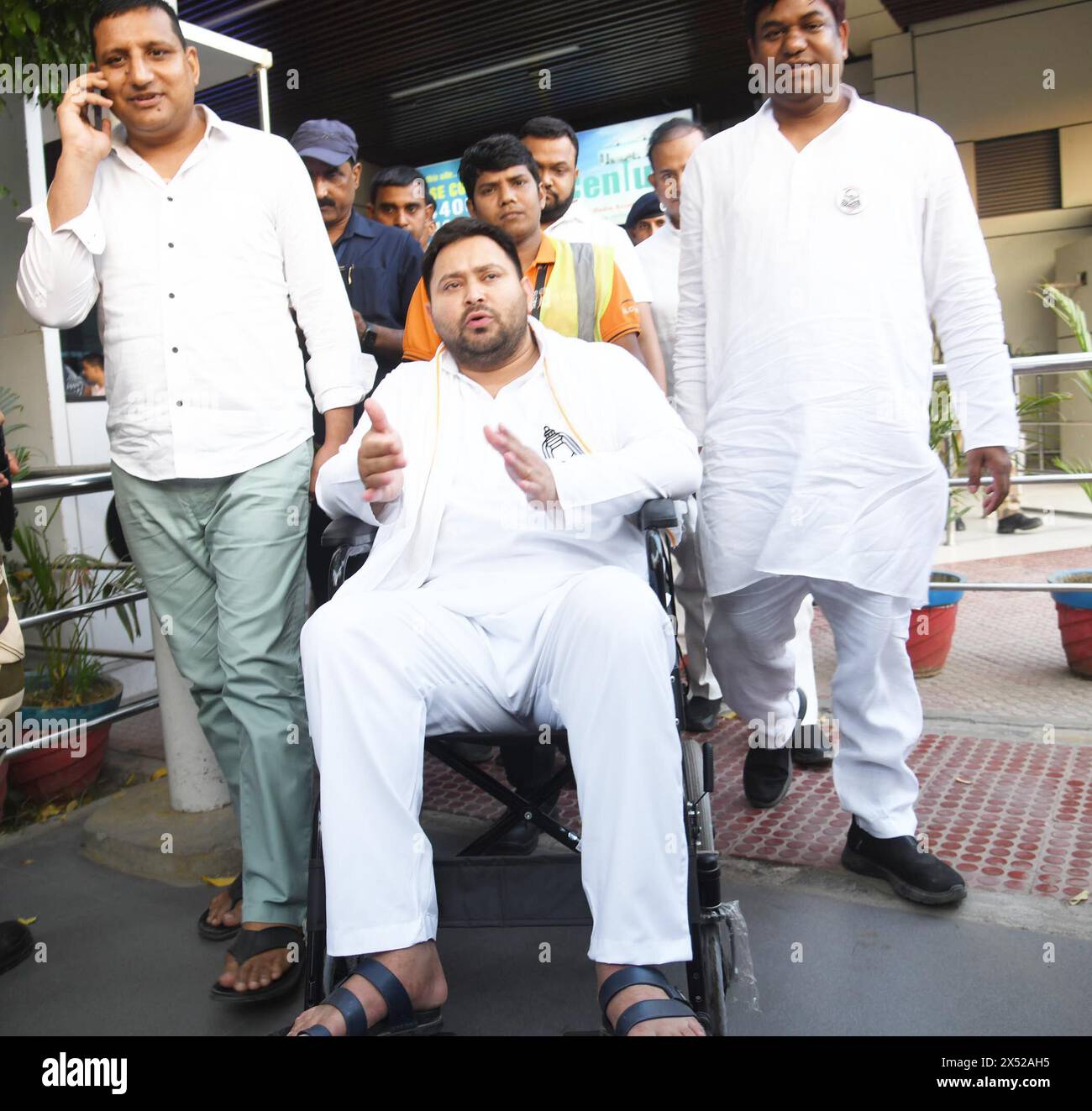 Wheelchair airport india hi-res stock photography and images - Alamy