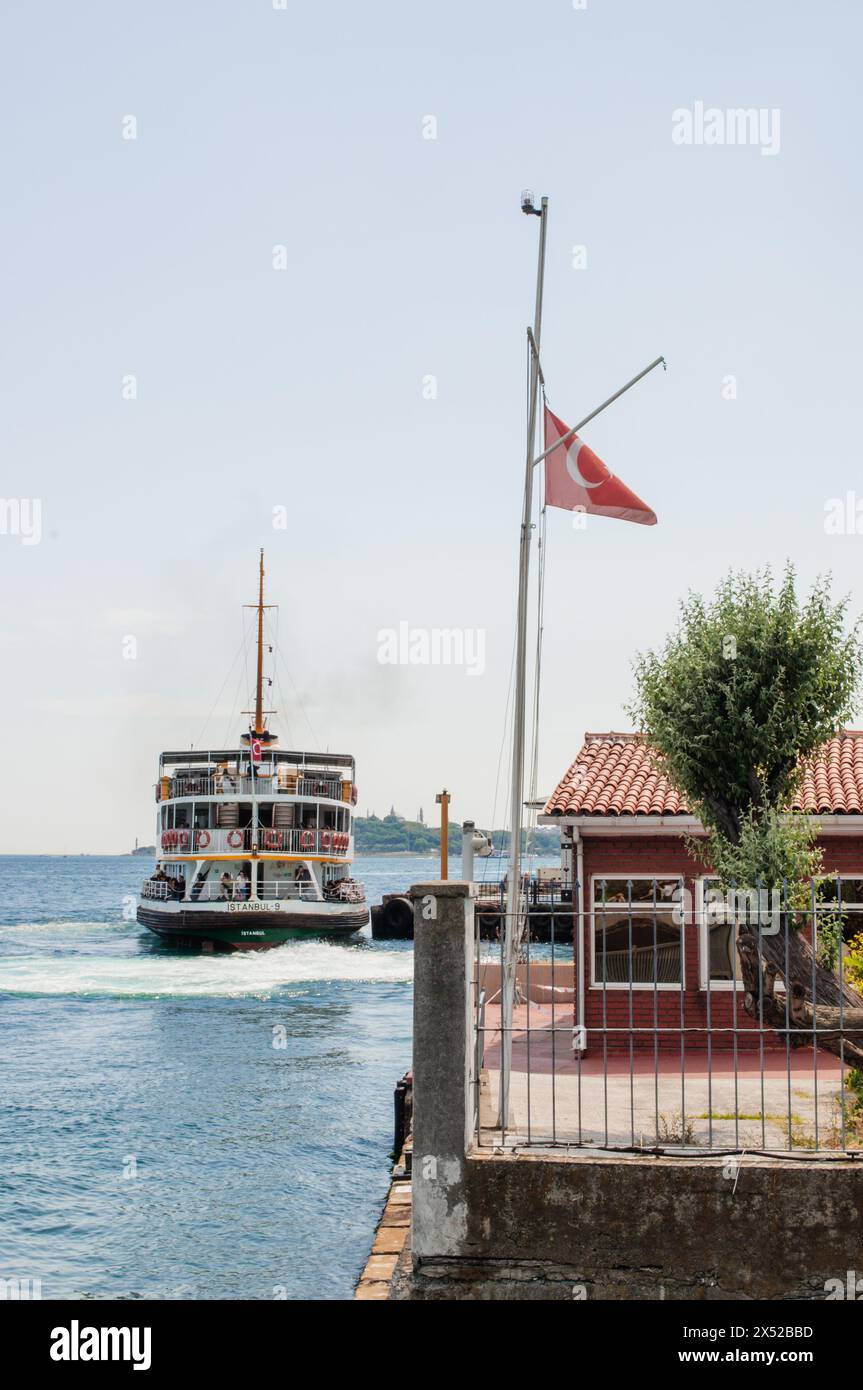 Boat ride, boat, bosphorus hi-res stock photography and images - Alamy