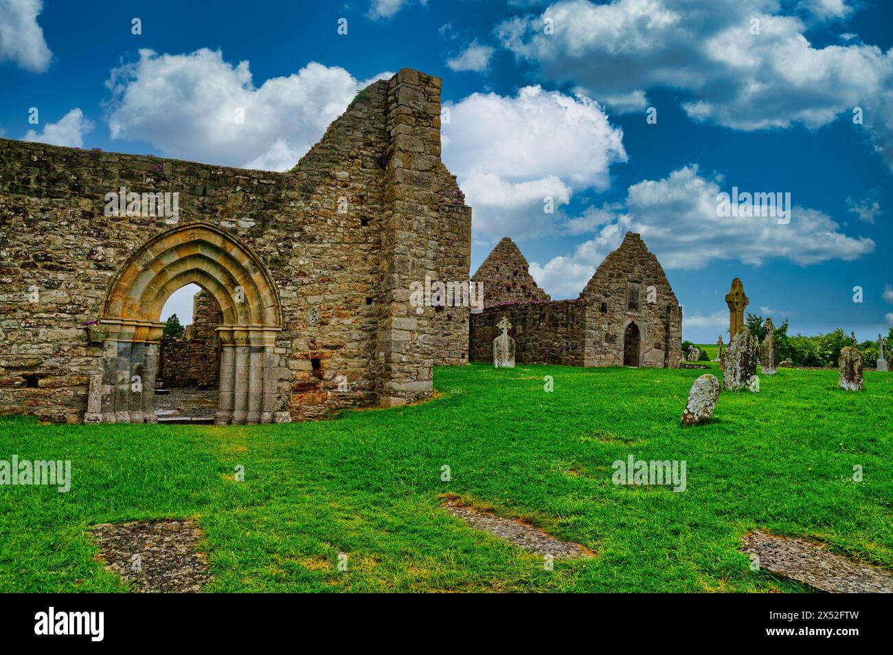 Clonmacnoise Monastery Ruins In Ireland Stock Photo - Alamy