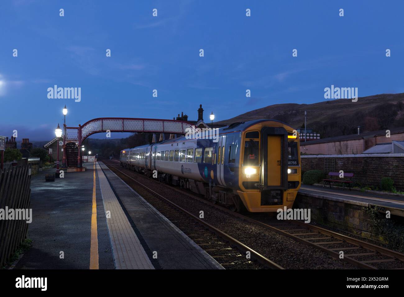 Northern Rail class 158 sprinter train at Settle Railway station under ...