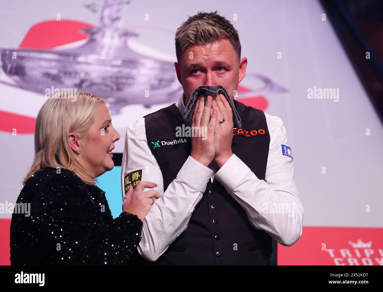 Kyren Wilson celebrates with wife Sofie after winning the final on day ...