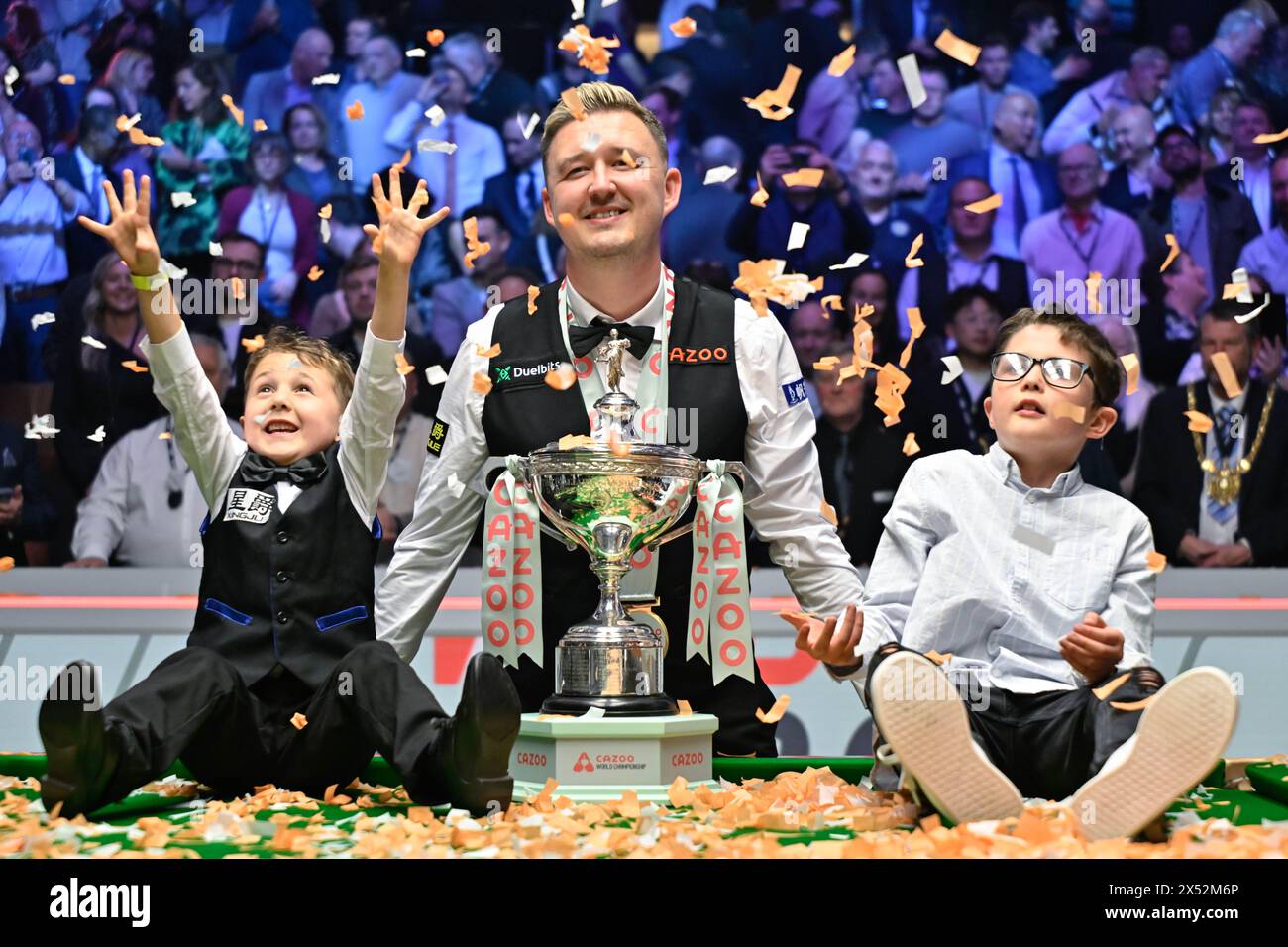 Kyren Wilson celebrates the Cazoo World Championships victory with his ...