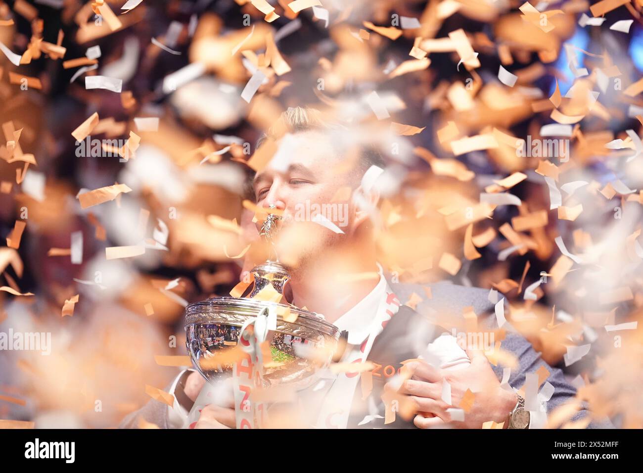Kyren Wilson celebrates with the trophy after winning the final on day ...