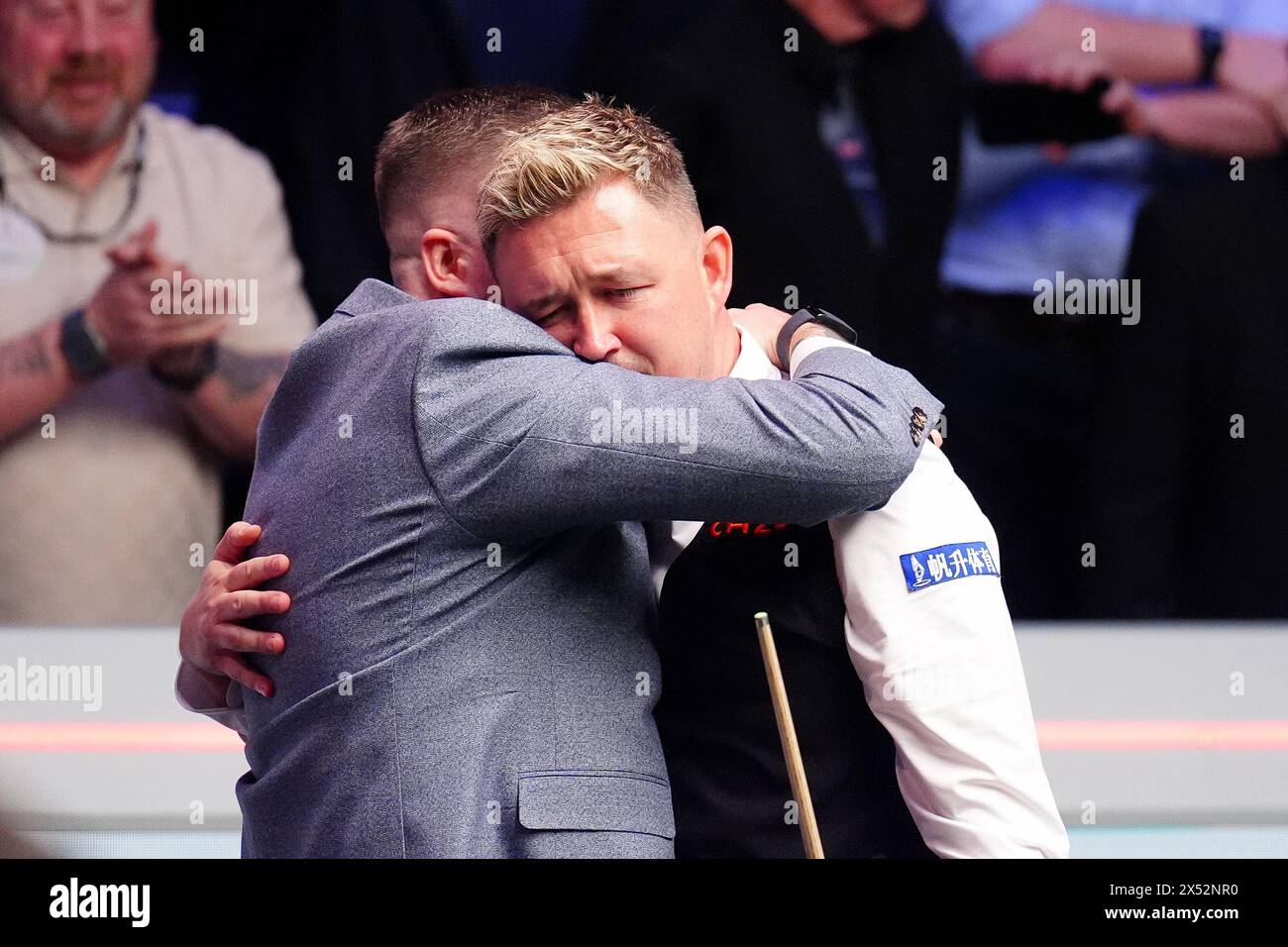 Kyren Wilson celebrates with his brother Taylor after winning the final ...