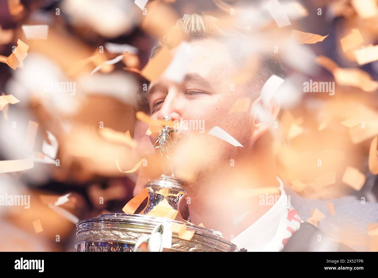 Kyren Wilson celebrates with the trophy after winning the final on day ...