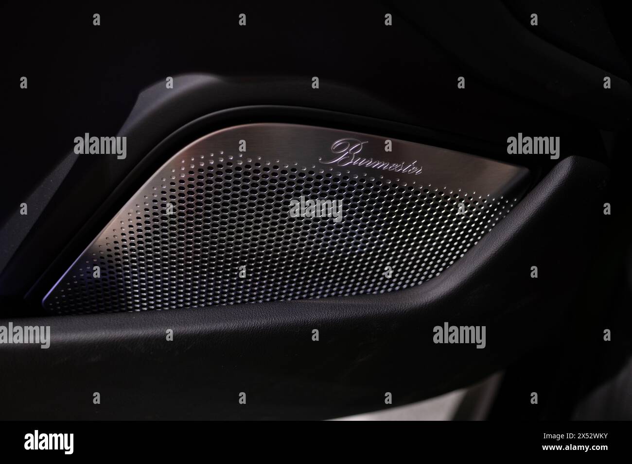 Close-up speaker Burmester 3D high-end surround sound system 2.5 square ...