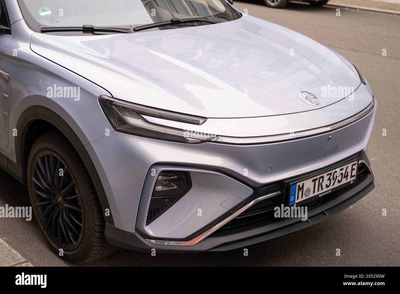 modern silver Car MG Marvel R Electric, Motor UK Limited Nanjing, EV in ...