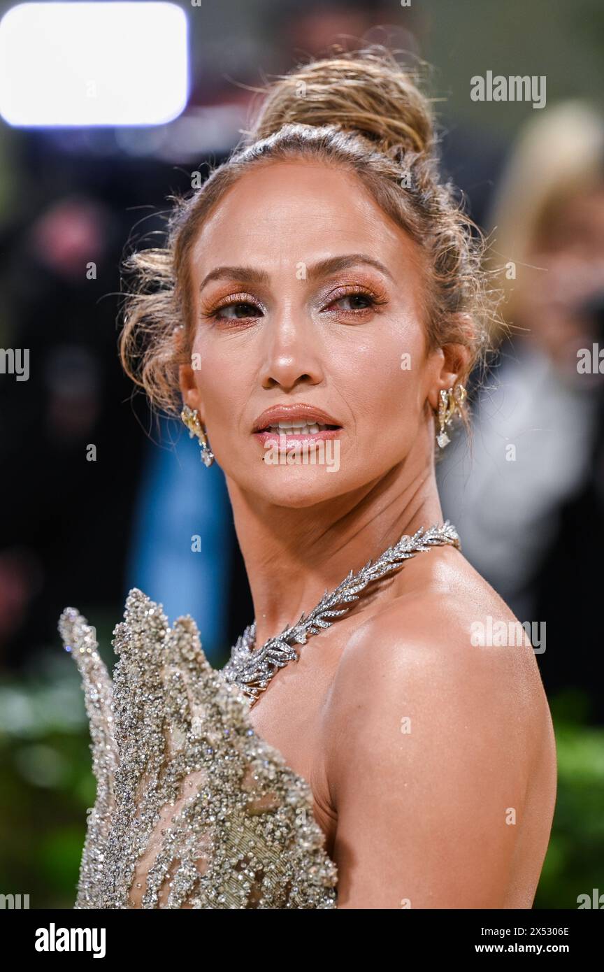 Jennifer Lopez walking on the red carpet at the 2024 Metropolitan ...