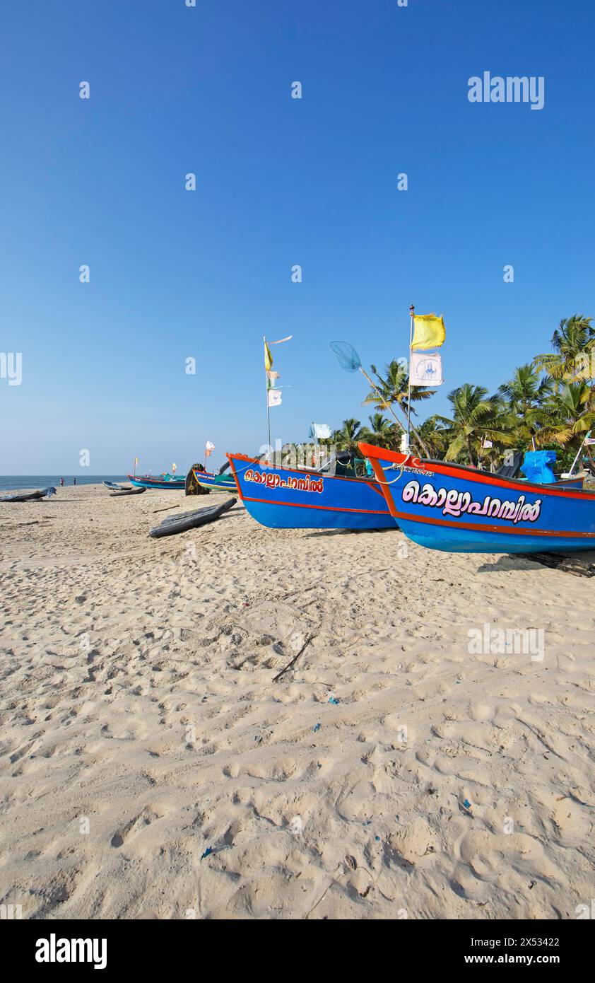 Colourful fishing boats on Marari Beach, Mararikulam, Alappuzha ...
