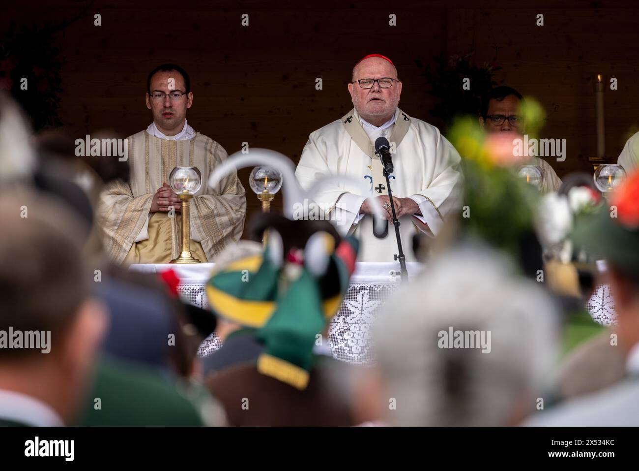 Patron saint's day, Cardinal, sermon, altar, mountain marksmen ...