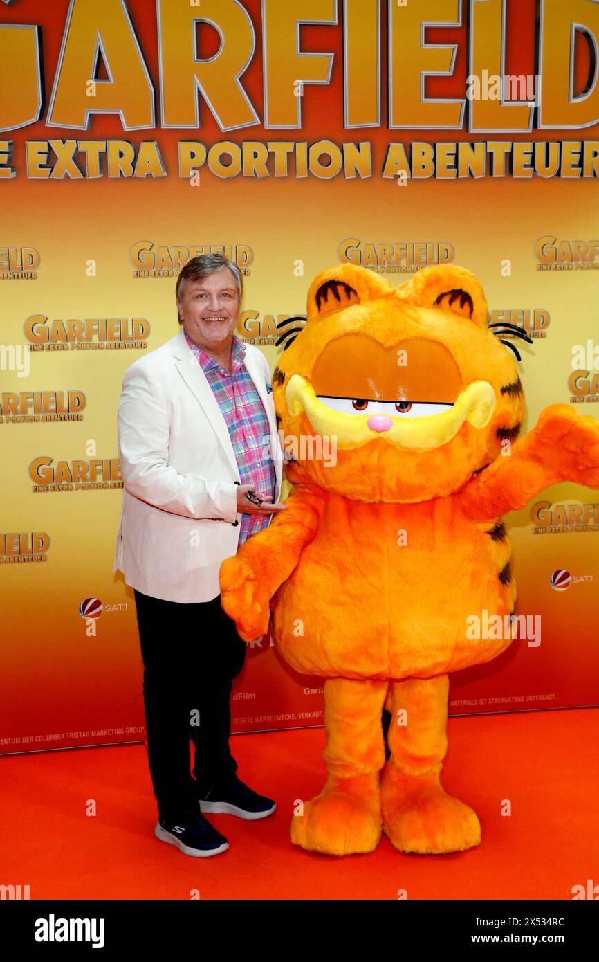 Hape Kerkeling at the German premiere of the film GARFIELD - EINE EXTRA PORTION ABENTEUER at the ...