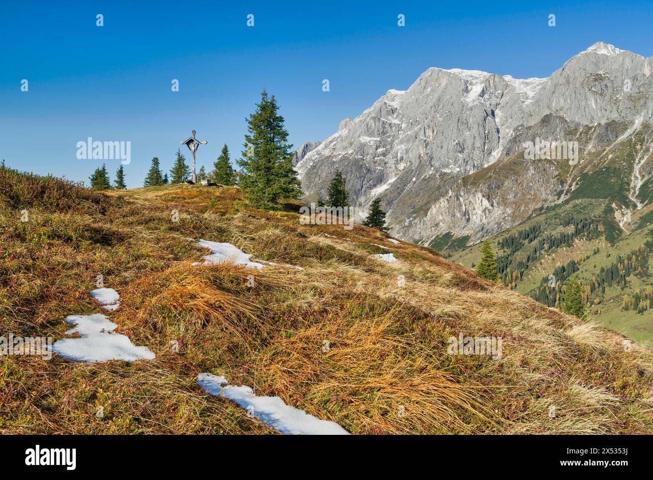 Cross at Hochkeil with Hochkoenig mountains, autumn, Muehlbach am ...