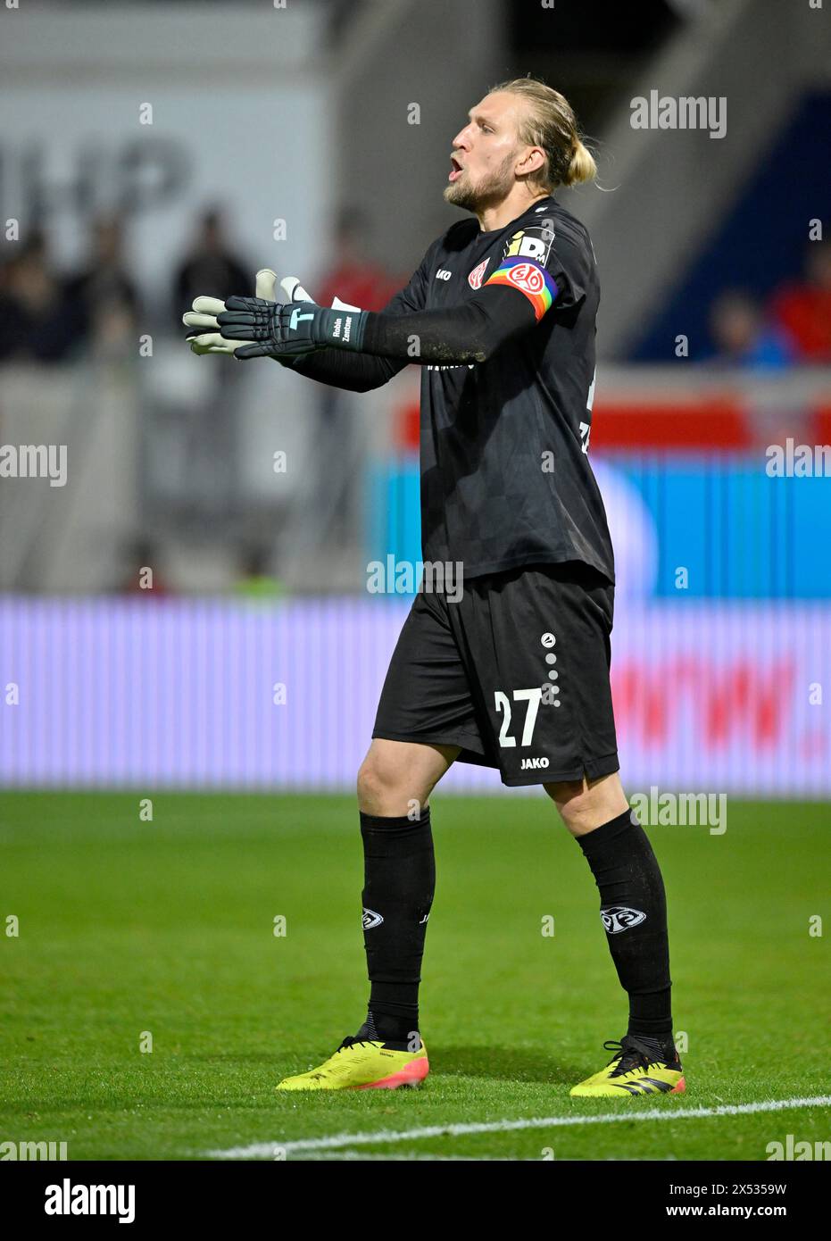 Goalkeeper Robin Zentner 1. FSV Mainz 05 (27) Gesture Gesture Voith ...