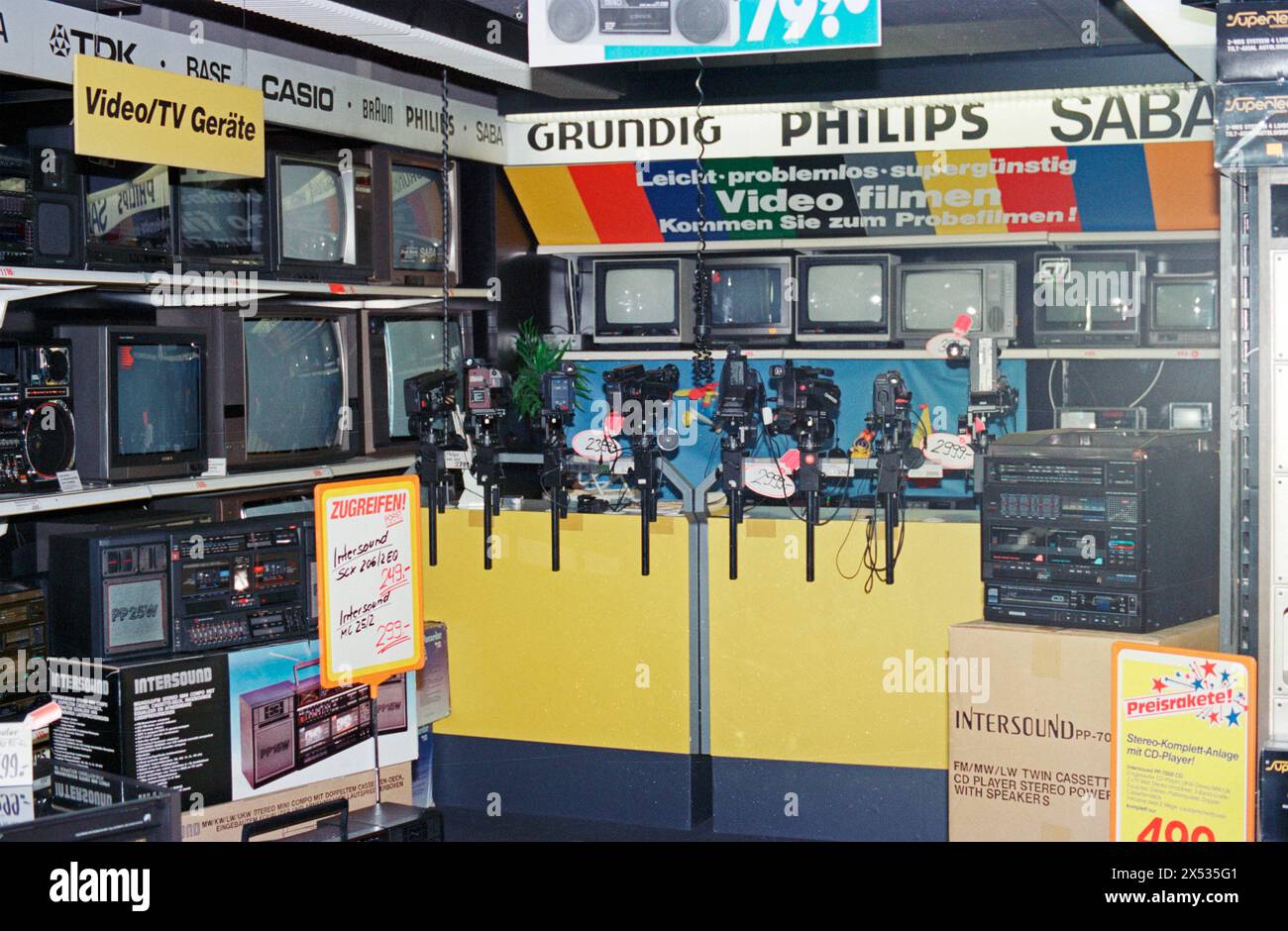 Retro photo of tv sets hi-res stock photography and images - Alamy