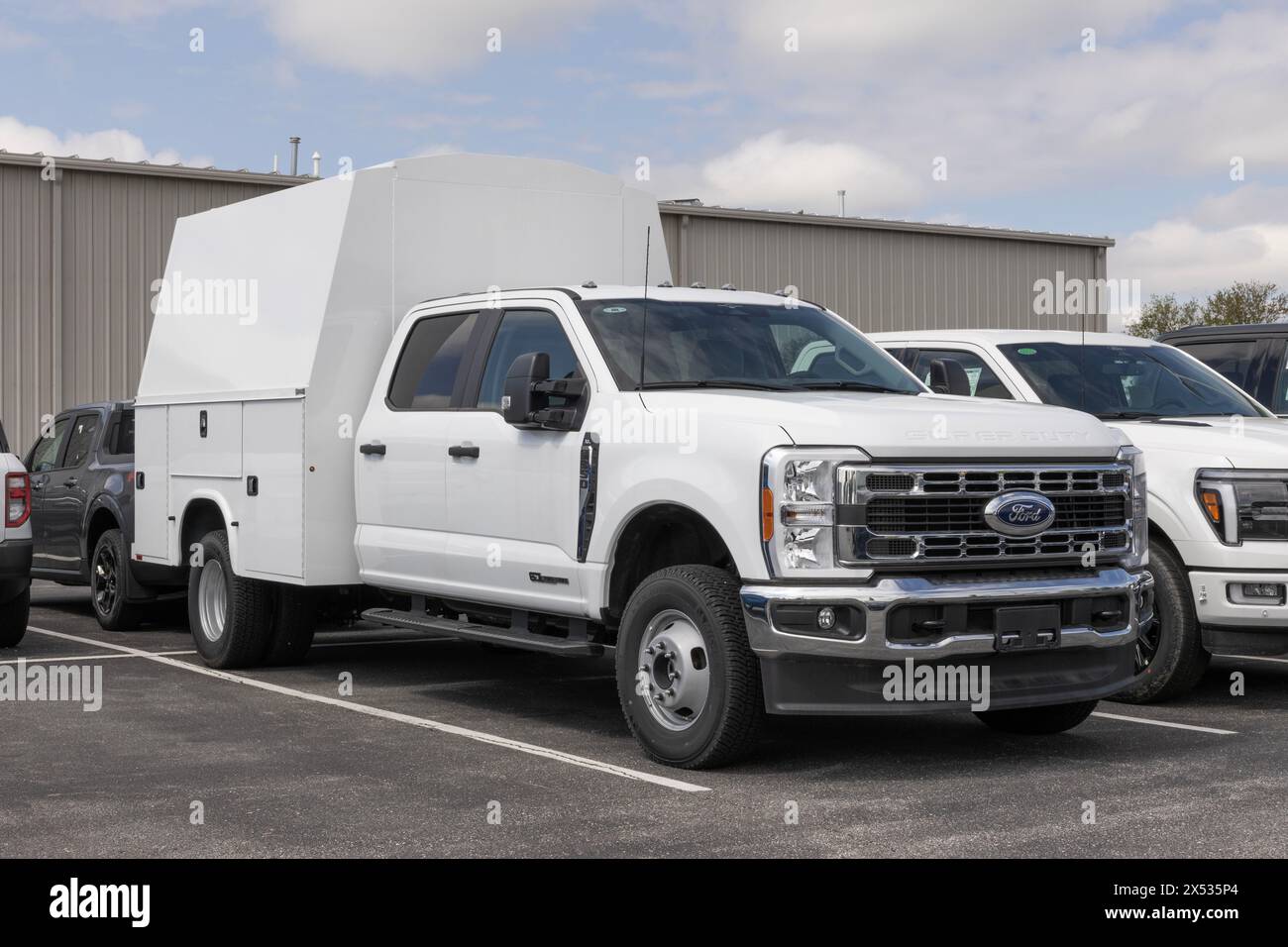 Kokomo - May 5, 2024: Ford F-350 Crew Cab with Knapheide Utility bed ...