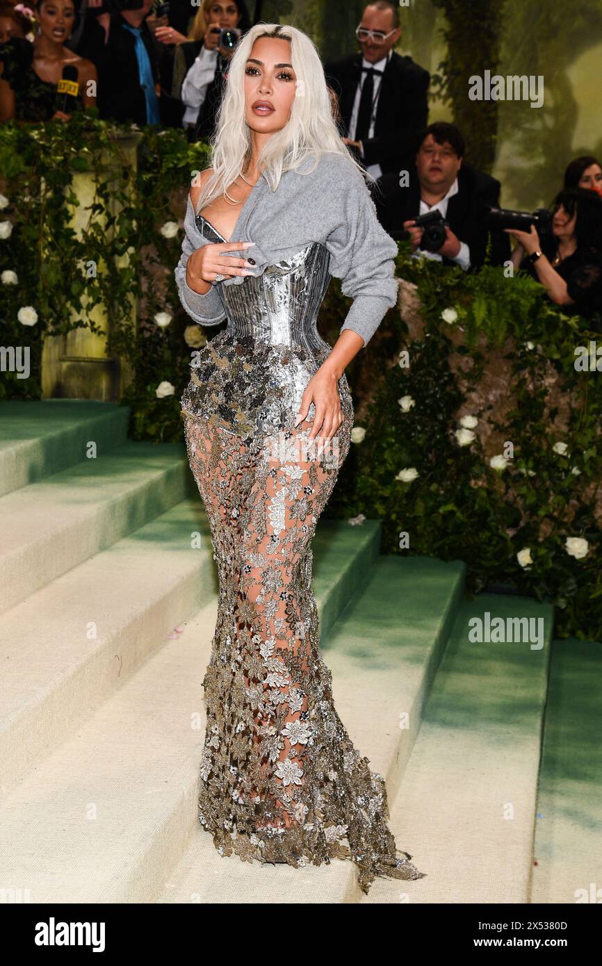 New York, USA. 06th May, 2024. Kim Kardashian walking on the red carpet ...