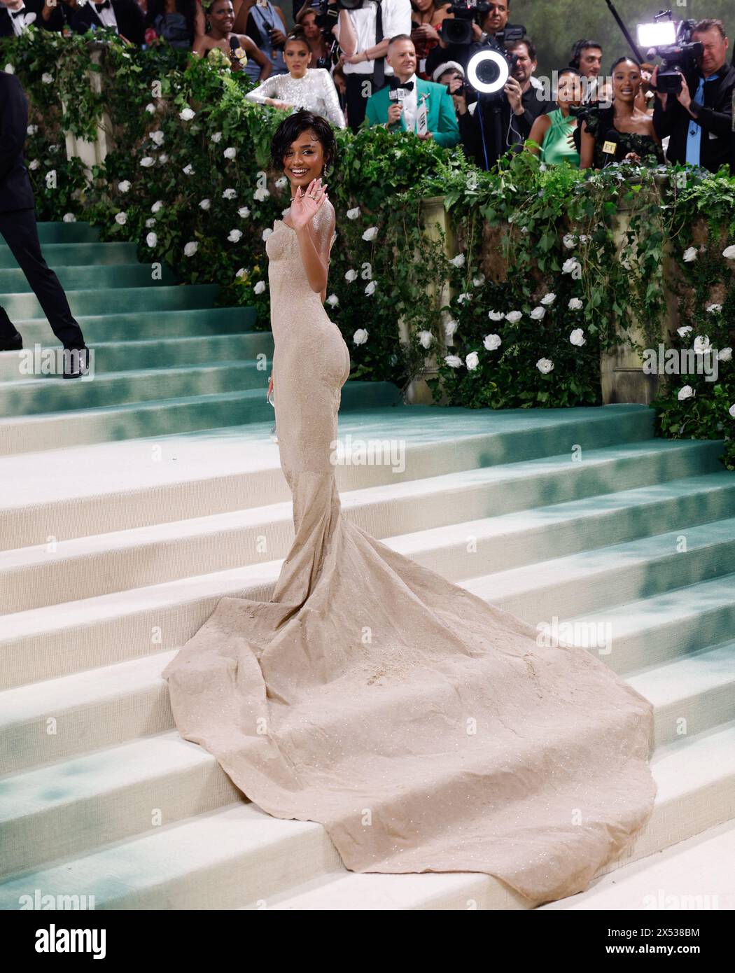 New York, United States. 06th May, 2024. Tyla arrives on the red carpet ...