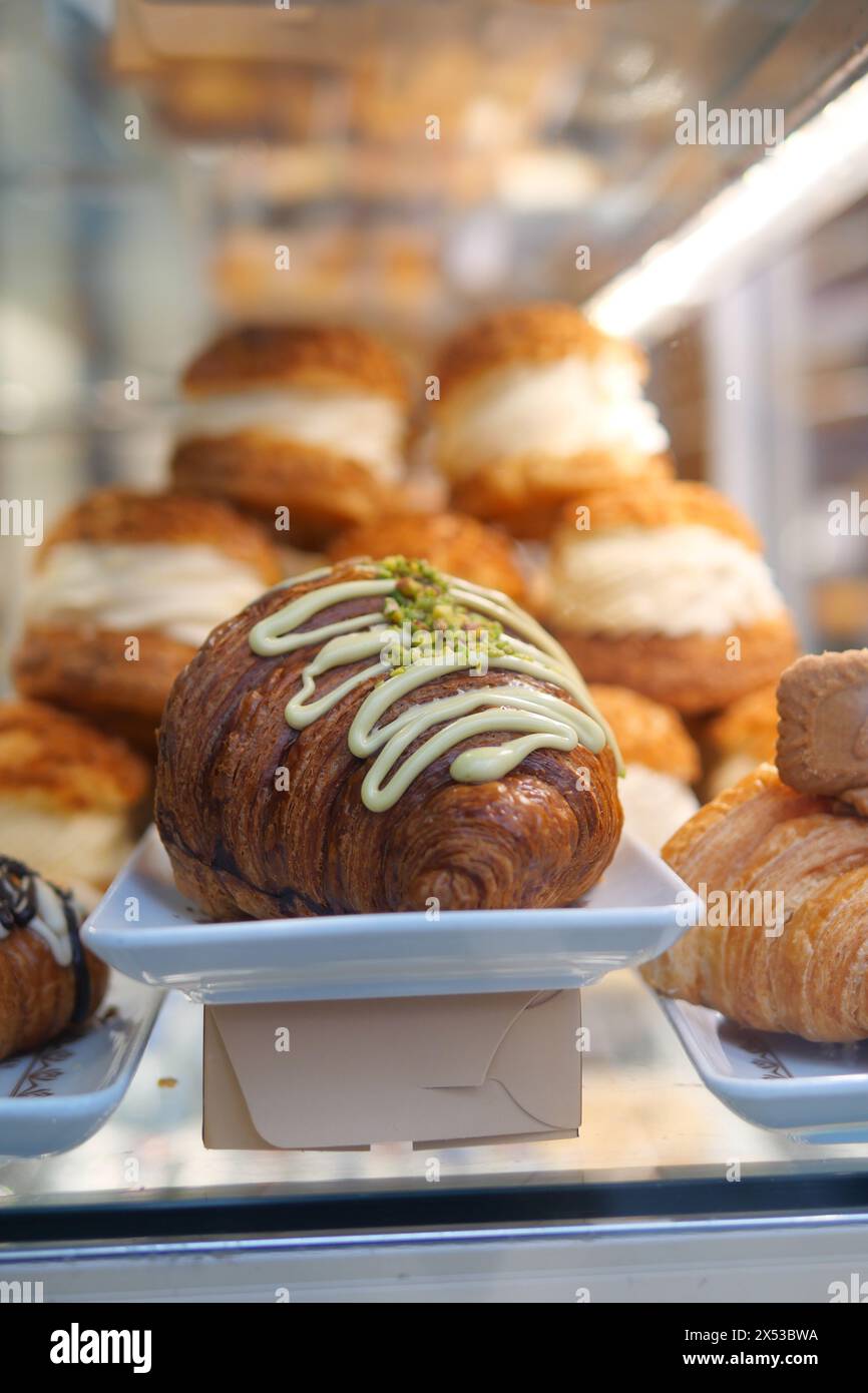 fresh baked croissant in a bakery Stock Photo - Alamy