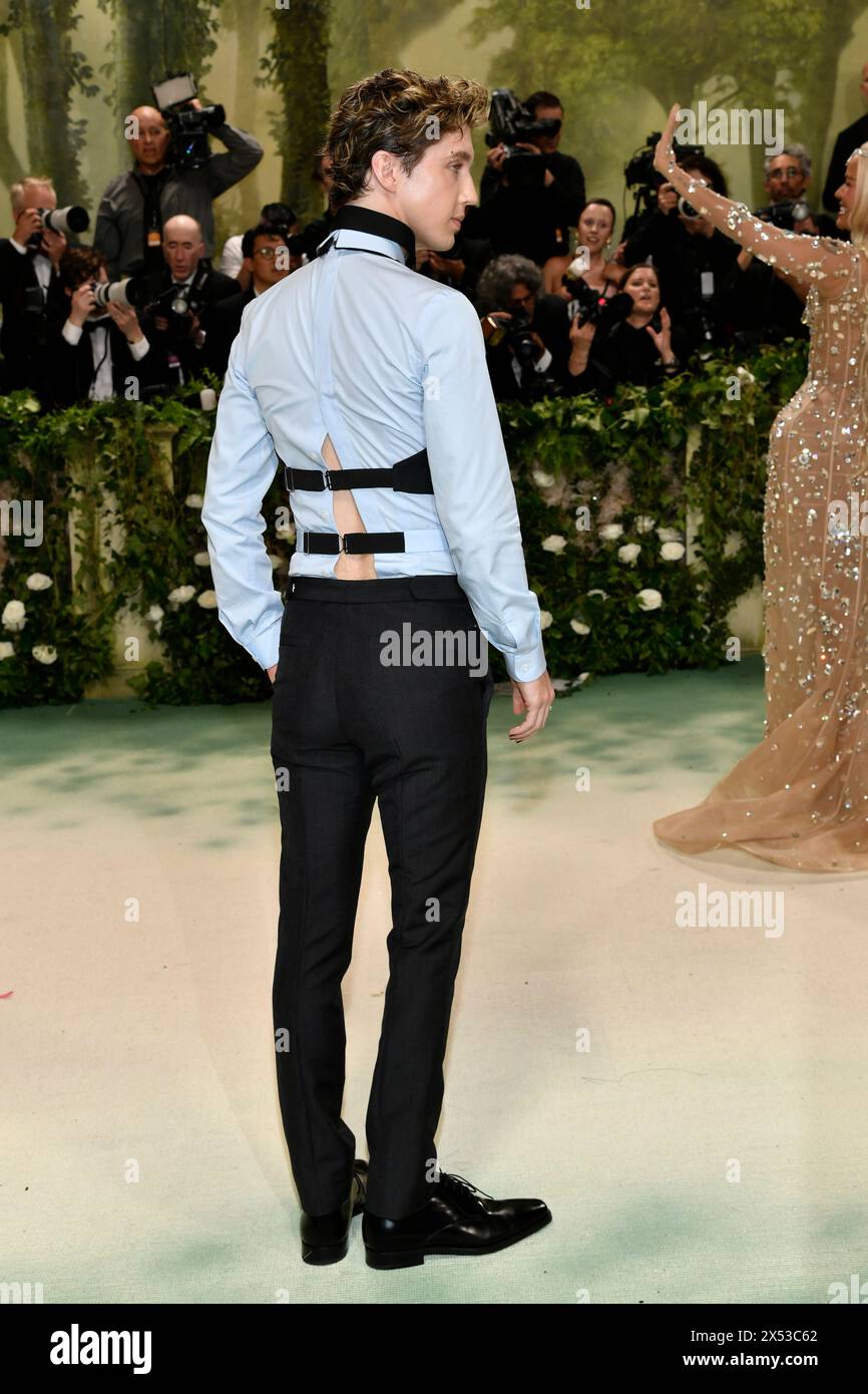 Troye Sivan attends The Metropolitan Museum of Art's Costume Institute ...