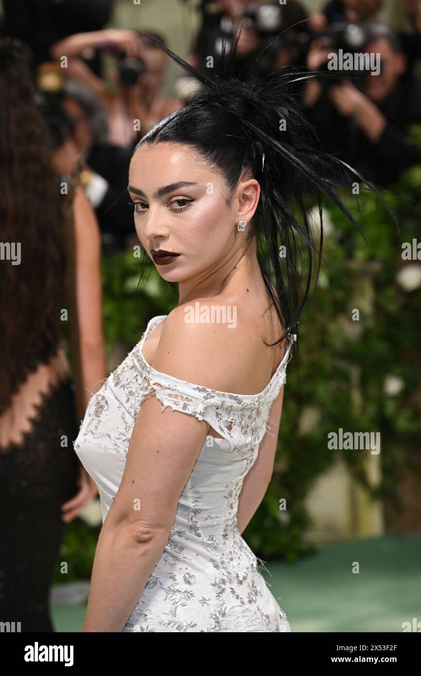 Photo by: DPRF/STAR MAX/IPx 2024 Charli XCX at the 2024 Costume ...