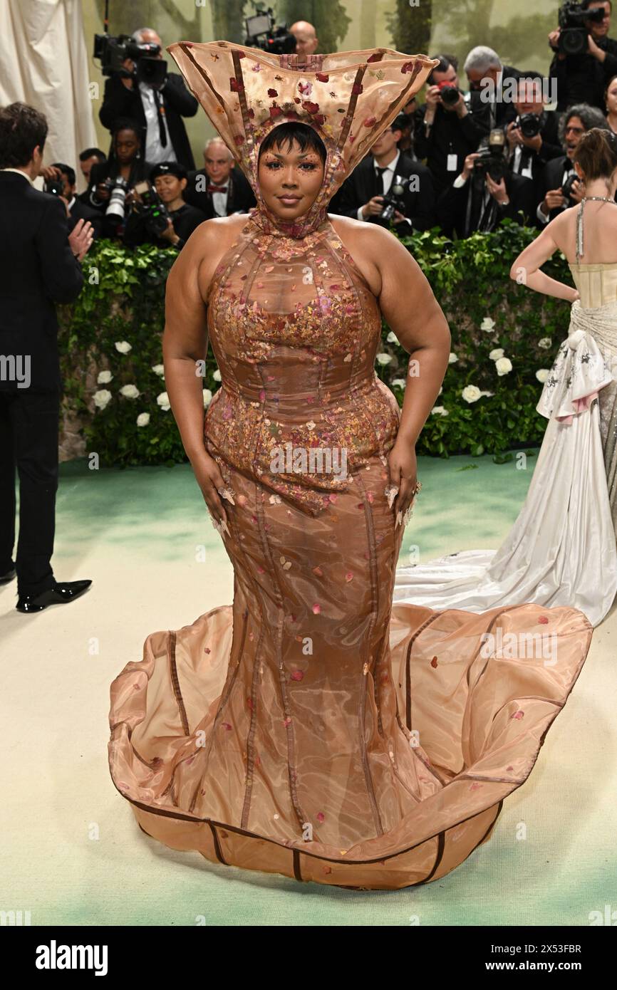 Photo by: DPRF/STAR MAX/IPx 2024 Lizzo at the 2024 Costume Institute ...