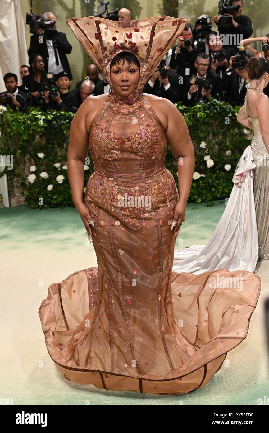 Photo by: DPRF/STAR MAX/IPx 2024 Lizzo at the 2024 Costume Institute ...